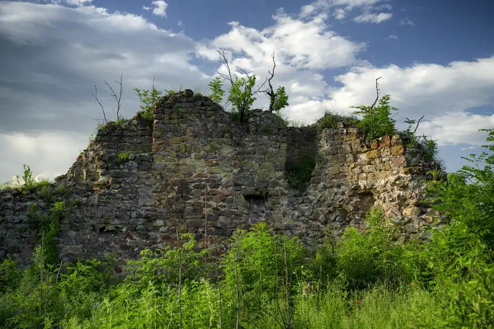 Բազաբերդ Ամրոց - Չախալաբերդ